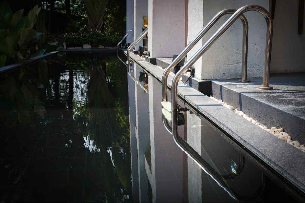 Why You Shouldn’t Paint Your Pool Black? - Gardenia Organic