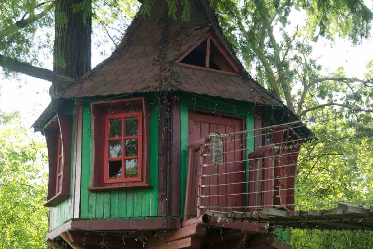 Treehouse Ideas and Designs You Can Build in Your Backyard - Gardenia ...
