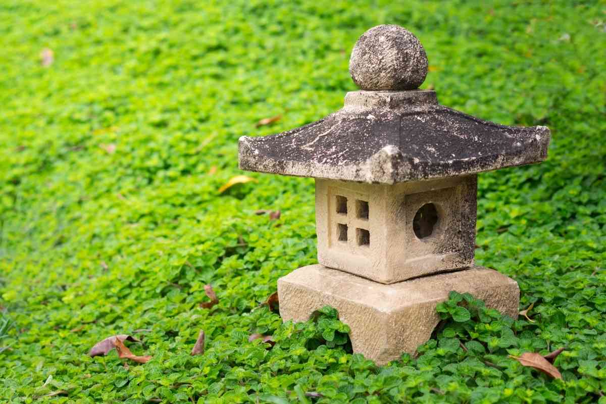 Japanese Stone Lanterns History Explained - Gardenia Organic