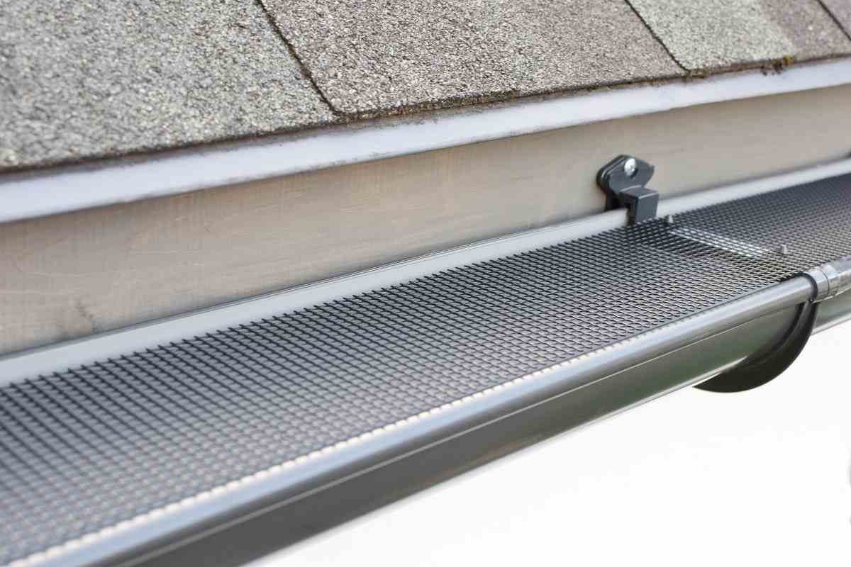 Which Is Best Seamless Gutters vs Traditional Gutters - Gardenia Organic