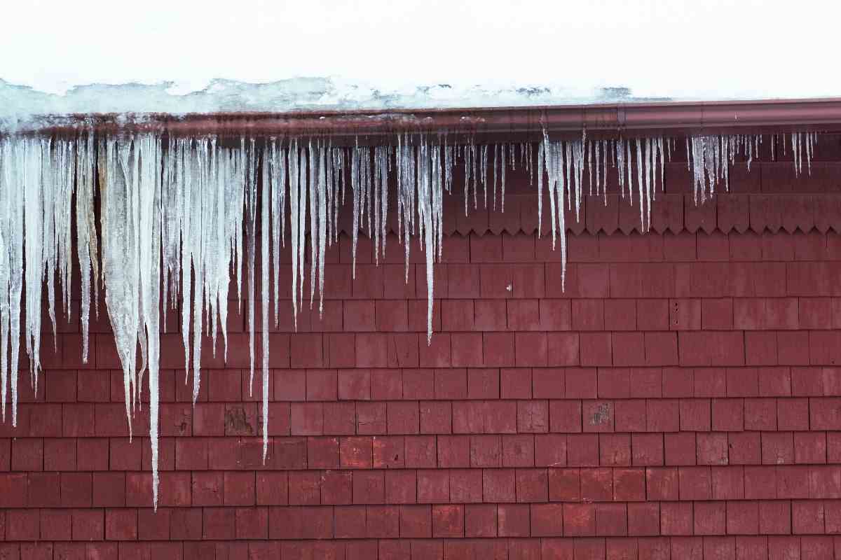 How To Prevent Gutters From Freezing In Winter? - Gardenia Organic