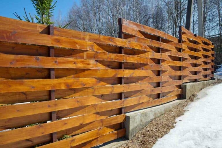 11 Stylish Horizontal Fence Ideas - Gardenia Organic