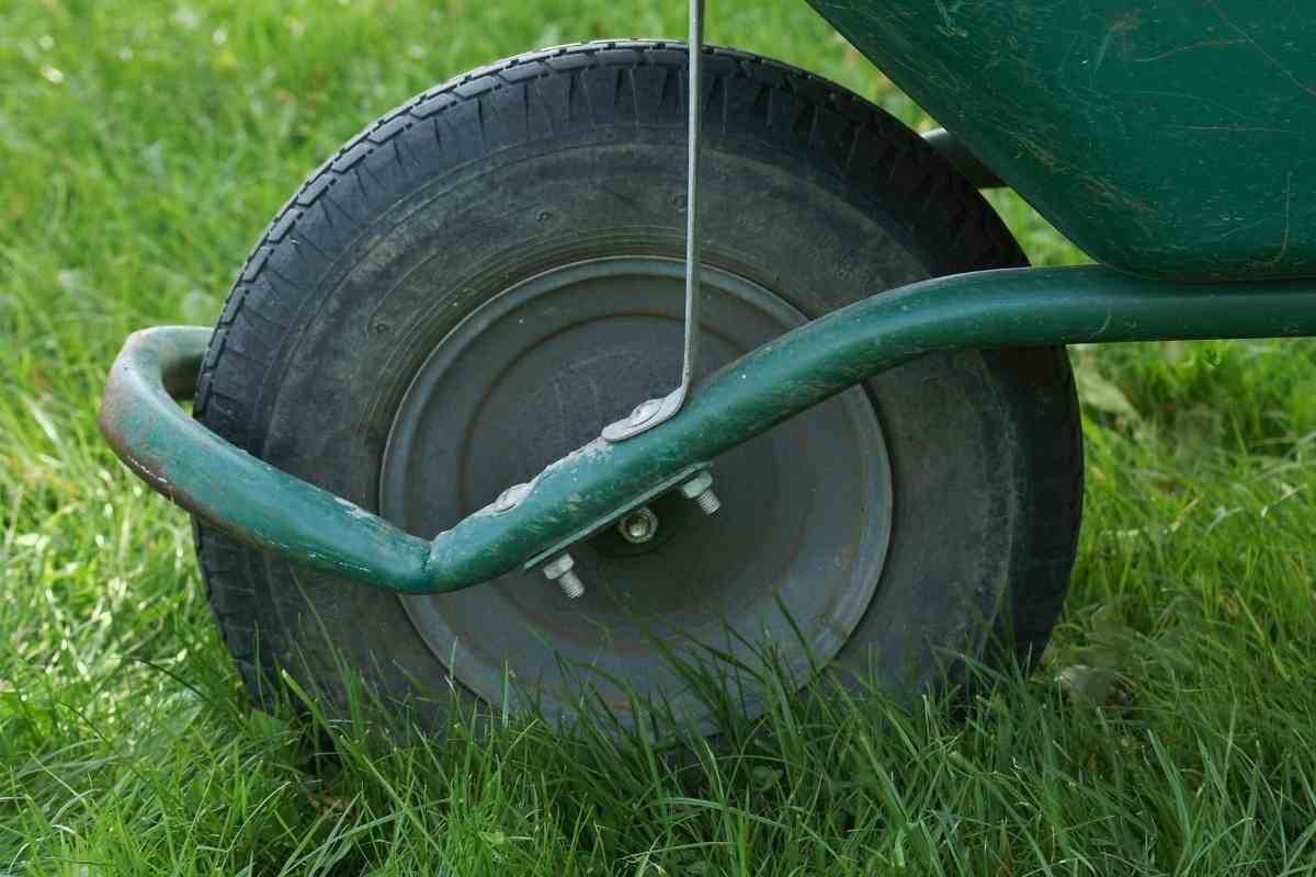 Oil for Wheelbarrows Stored Outside (Winter and Summer) - Gardenia Organic