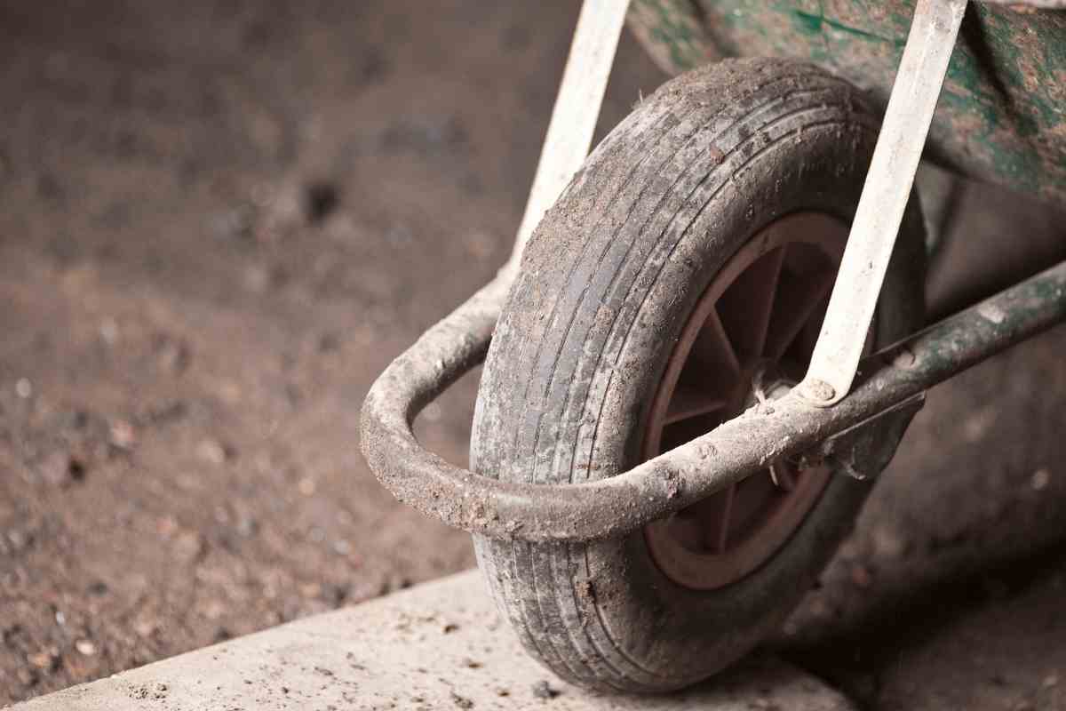 Oil for Wheelbarrows Stored Outside (Winter and Summer) - Gardenia Organic